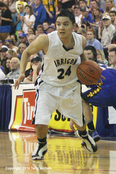 LEFT - Ernesto Aguilera of Irrigon, in white, looks for an opening.[img ...