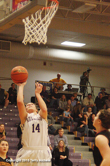 Maddy Juul of Hermiston works her way along the baseline on a drive to ...